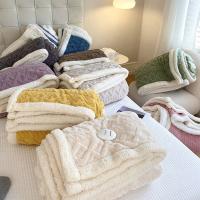 China Multifunctional Reversible Fleece Blanket 180*200cm 2.5kg Bedroom Essential for sale
