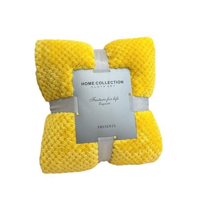China Gift 3ps Quantity Recycled Polyester Pineapple Check Flannel Blanket with Thickened for sale