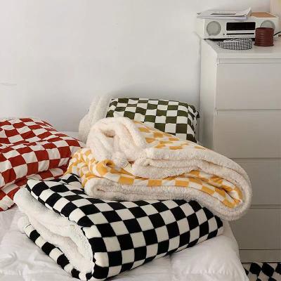 China All-Season Checkerboard Pattern Blanket Warm and Fashionable Addition to Your Home for sale