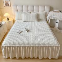 China Single Bed Coral Velvet Bedspread with Lace Padding Anti-Static Cotton Flannel Bed Skirt for sale