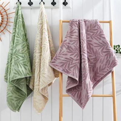 China All-Occasion Cut Velvet Jacquard Leaves Bath Towel Set for Grade Gifts on Earth Day for sale