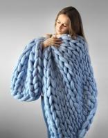 China Sustainable Flannel Knitted Blanket in 22 Colors Customizable Handmade Throw Blanket for sale