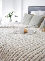 China Sustainable Flannel Knitted Blanket in 22 Colors Customizable Handmade Throw Blanket for sale