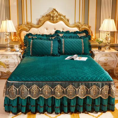 China Luxury Embroidered Bedding Set 4 Piece Bedspread Slip Set with 133x72 Fabric Density for sale