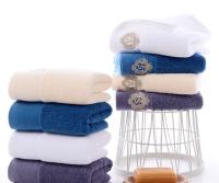 China Striped Jacquard Luxury Towels Made of 100% Cotton for Soft and Absorbent Performance for sale