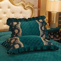 China Customized Size Winter Bedspread Slip Set with Luxury Embroidered Bedding 3-Piece Set for sale