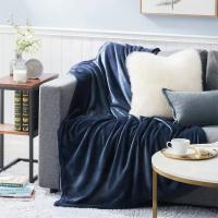 China Super Soft Microfiber Flannel Blanket with European and American Style Construction for sale