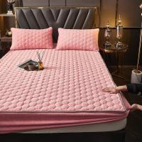 China Hot Luxury Bedding Set 3 pcs Milk Velvet Bed Spread Coverlet with Customized Color for sale