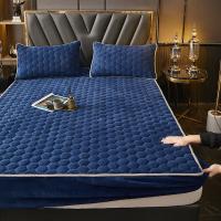 China Hot Luxury Bedding Set 3 pcs Milk Velvet Bed Spread Coverlet with Customized Color for sale