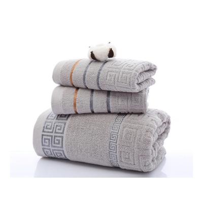 China Hotel Essential Cotton Bath Towel with Strong Water Absorption and Customized Logo for sale