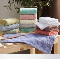 China Customizable Luxury Dark Plaid Bath Towel 70*140cm Simple and Fashionable Design for sale