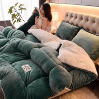 China Customised Size Bedding Set with Thickened Warm Lamb Fleece Quilt and Customized Logo for sale
