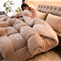 China Customised Size Bedding Set with Thickened Warm Lamb Fleece Quilt and Customized Logo for sale