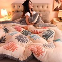 China Customised Size Bedding Set with Thickened Warm Lamb Fleece Quilt and Customized Logo for sale