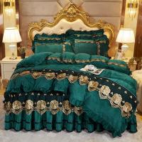 China Luxury Embroidery Label Comfortable Wedding Quilt Bedding Set with Cotton Filling for sale