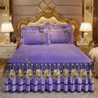 China Luxury Embroidery Label Comfortable Wedding Quilt Bedding Set with Cotton Filling for sale