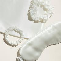 China Custom Luxury Silk Hair Scrunchies and Pillowcase Set Perfect for Your Beauty Routine for sale