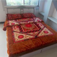 China Upgrade Your Bedding with Customizable Cotton Filling Set and Super Soft Fluffy Blanket for sale