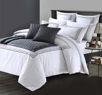 China Random Designs Quilts Comfortable Sleep Hotel Bedding Set with 40 Count Cotton Fabric for sale