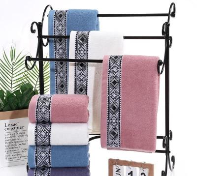 China Plain Dyed Jacquard Pattern High Set Bath Towel Made of 100% Pure Cotton Material for sale