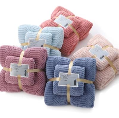 China Polyester Woven Bath Towel Set Thick and Absorbent Coral Fleece for Ultimate Comfort for sale