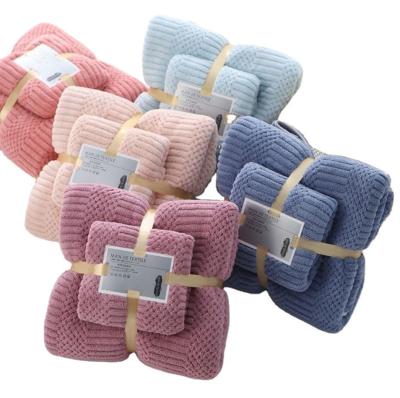 China Customer Logo Thick Absorbent Polyester Towel Bath Towel Sets with Auspicious Grid for sale