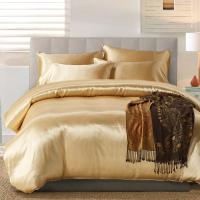 China Custom Silk Bedding Set with 3 pcs King Size Bed Covers and 133 * 72 Fabric Density for sale