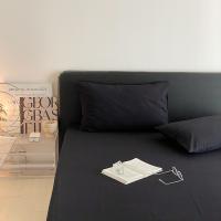 China 1.2m 4 feet King-Size Bedding Set in Solid Black Washed Cotton with Matching Curtains for sale