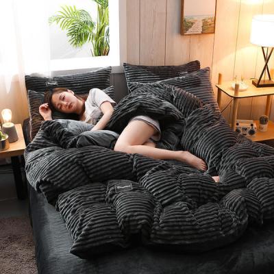 China Queen/King Size Fleece Velvet Duvet Cover Bedding Set with Winter Bed Sheet and Printed Pattern for sale