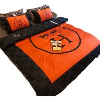 China 4-In-1 White King Size Bedding Set Satin Soft Like Silk Polyester Fabric Density for sale