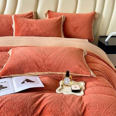 China 100% Polyester Fabric Winter Bedding Set Design with Luxury Bed and King Size Comforter for sale