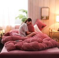 China Customized Queen King Size Bed Sheet Quilt Cover Bedding Set in 4 Grade Color Fastness for sale