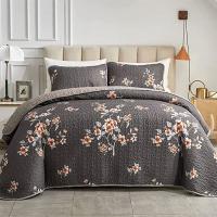 China Experience Ultimate Comfort with this 3 pcs Customizable Luxury Printed Quilted Set for sale