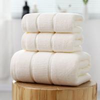 China Customizable 5 Star Bath Towel Set Made of Hypoallergenic Cotton Hot Item for sale