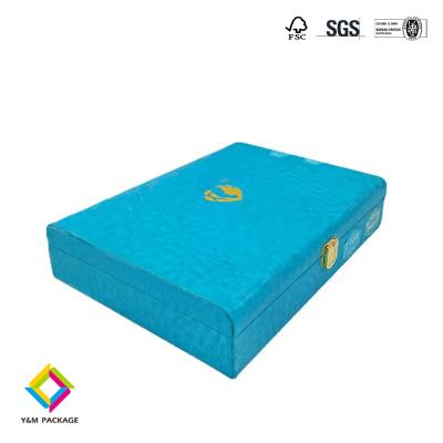 China Custom Cardboard Travel Case Gift Box with 157g Art Paper & 1100g Greyboard - Luxury Packaging for Clothing & Cosmetics for sale