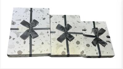 China Custom Hot Gold Pattern Gift Box Set - 3 Size Options for Jewelry & Accessories Packaging for sale
