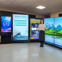China 75 85 98 Inch Floor Standing Digital Signage Full Screen Kiosk Totem Advertising LCD Display for sale