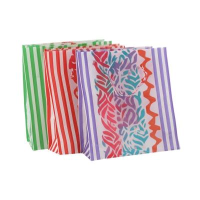 China Waterproof Yes Gift Bags With Color pattern for Delivery Packaging Bag for sale