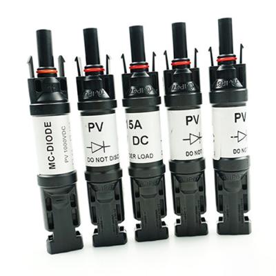 China 25A Solar Diode Connector IP67 for PV Systems DC1000V with 15A Current Rating and 20-Year Service Life for sale