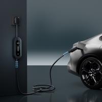 China Shuangyi Portable EV Charger 3.5-7kW Type 2 Adjustable Current IP66 for New Energy Vehicles for sale