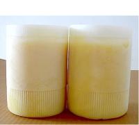 China 1.8% 10-HDA Organic Fresh Royal Jelly Natural Light Yellow for sale