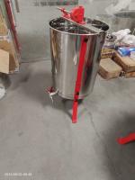 China 4 Frame 201 Stainless Steel Manual Honey Extractor With Metal Stand And SS Honey Gate for sale