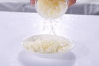 China 100% Pure White Beeswax Pellets White Granule Wax For Food And Cosmetic Industry for sale