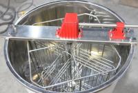 China 4 Frame Stainless Steel Manual Honey Extractor With Inner Baskets Extract Honey From Honeycomb In Two Directions for sale
