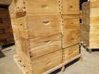 China Langstroth Style Wooden Beehive Equipment for Beekeeping and Apiculture for sale