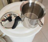 China Bee Wax Machine Melting Wax Melter Pot With Handle For Beekeeper for sale