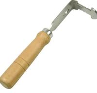 China Plated Steel Bee Hive Equipment Beehive Frame Cleaner With Wooden Handle for cleaning for sale
