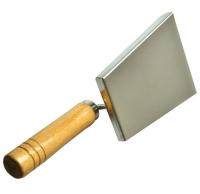 China Durable Galvanized Steel Pollen Shovel with Wooden Handle for Honey Uncapping Scraper 20cm Length for sale