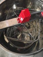 China 4 Frame 304 Stainless Steel Manual Control Speed Honey Extractor With Metal Legs for sale