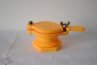 China Nylon Honey Gate with 4cm Inner Diameter and 4.4cm Outer Diameter for Beekeeping Honey Flow Regulator for sale
